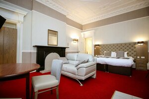 Embassy Apartments (Scotland, City of Glasgow, Glasgow, Kelvin Drive 8), otel  Glasgow'dan