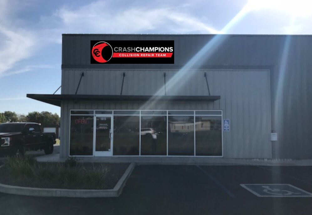 Oto kaporta Crash Champions Collision Repair, Missouri Eyaleti, foto