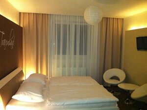 Hotel Restaurant Fidi (Lower Austria, Bruck an der Leitha, Sportplatzweg, 11), otel  Aşağı Avusturya'dan