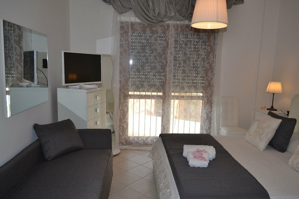 Otel Airport And Fair Suite Apartments, , foto