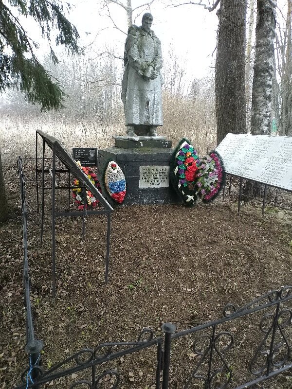 Anıt, heykel Воинское захоронение, Tverskaya oblastı, foto