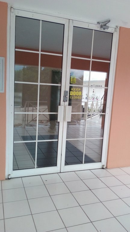 Otel Imanistayone, Kingston, foto