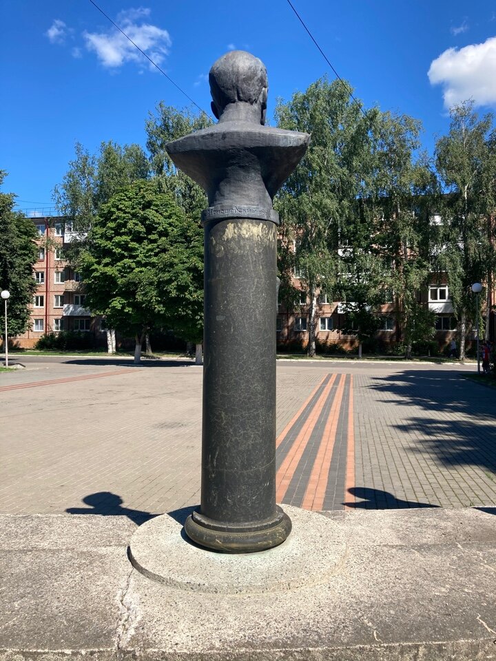 Anıt, heykel Бюст Часова Д.И., Karaçev, foto