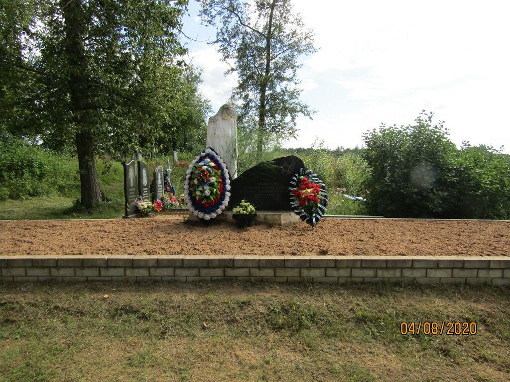 Anıt, heykel Братская могила в д. Городище, Smolenskaya oblastı, foto