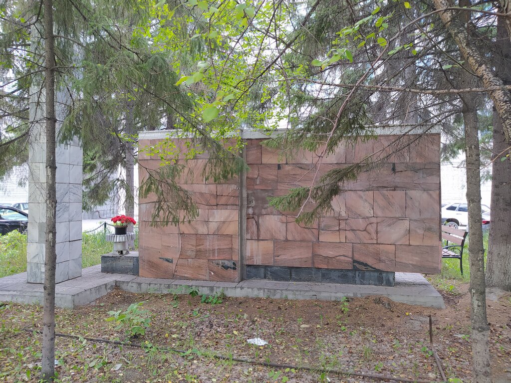 Anıt, heykel Монумент славы НРМЗ, Novosibirsk, foto