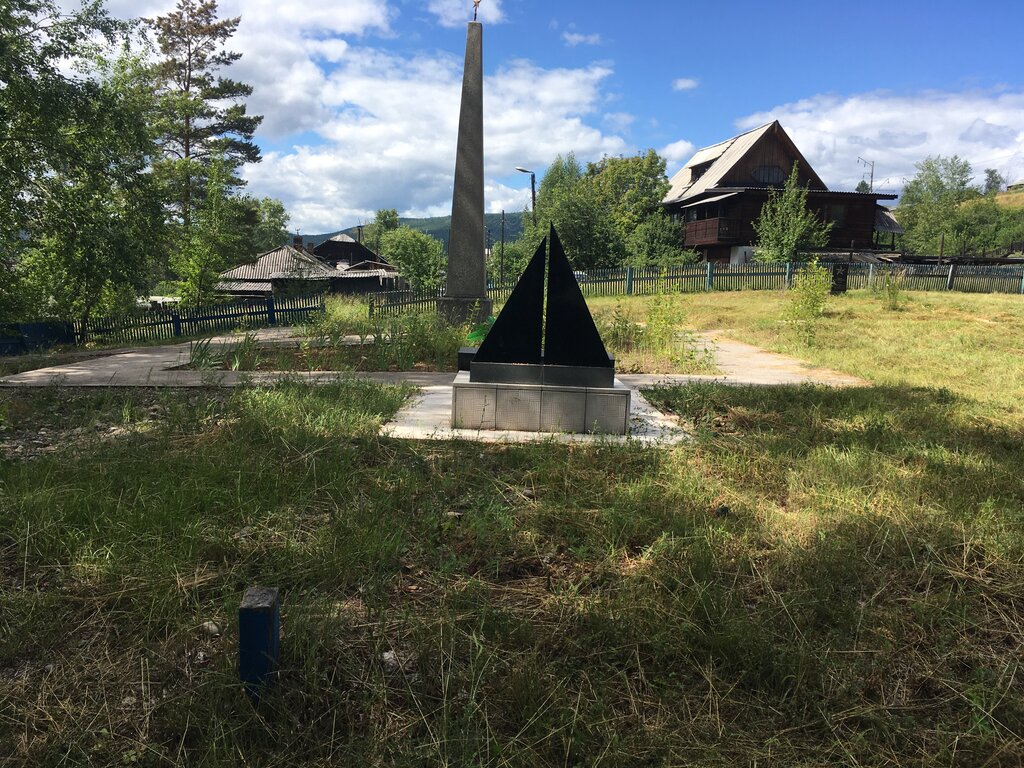 Anıt, heykel Братская могила летчиков перегонного полка Аляска-Сибирь, Ust‑Kut, foto