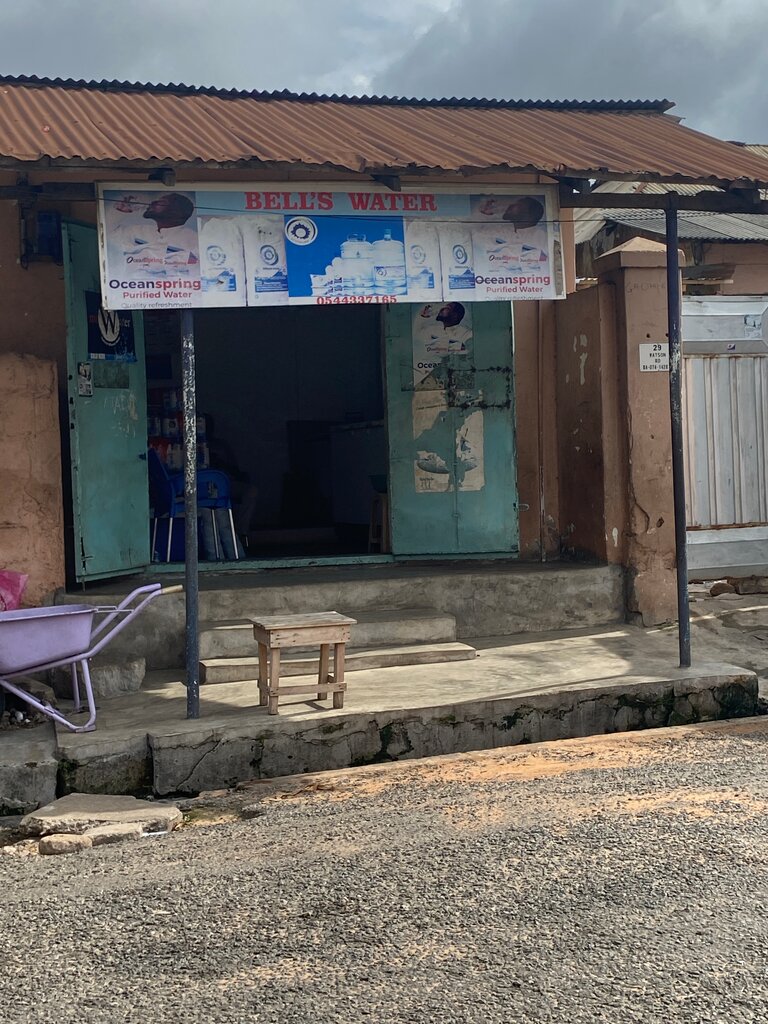 Su satışı Bell’s Water, Akra, foto