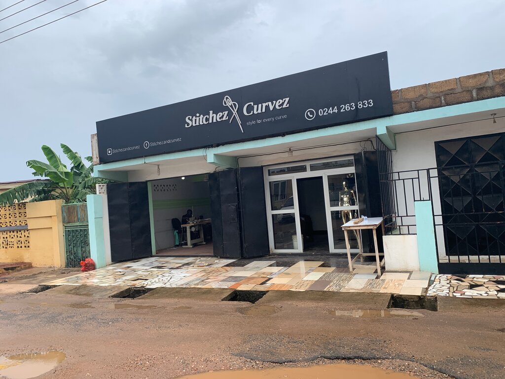 Giyim mağazası Stitchez & Curvez, Akra, foto