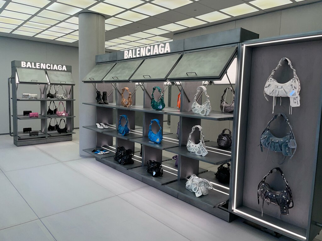 Giyim mağazası Balenciaga, Londra, foto