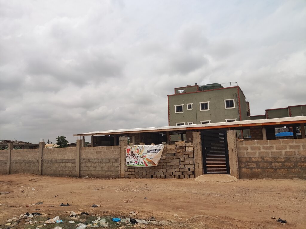 Ortaokul Royal Charisma School, Dünya, foto