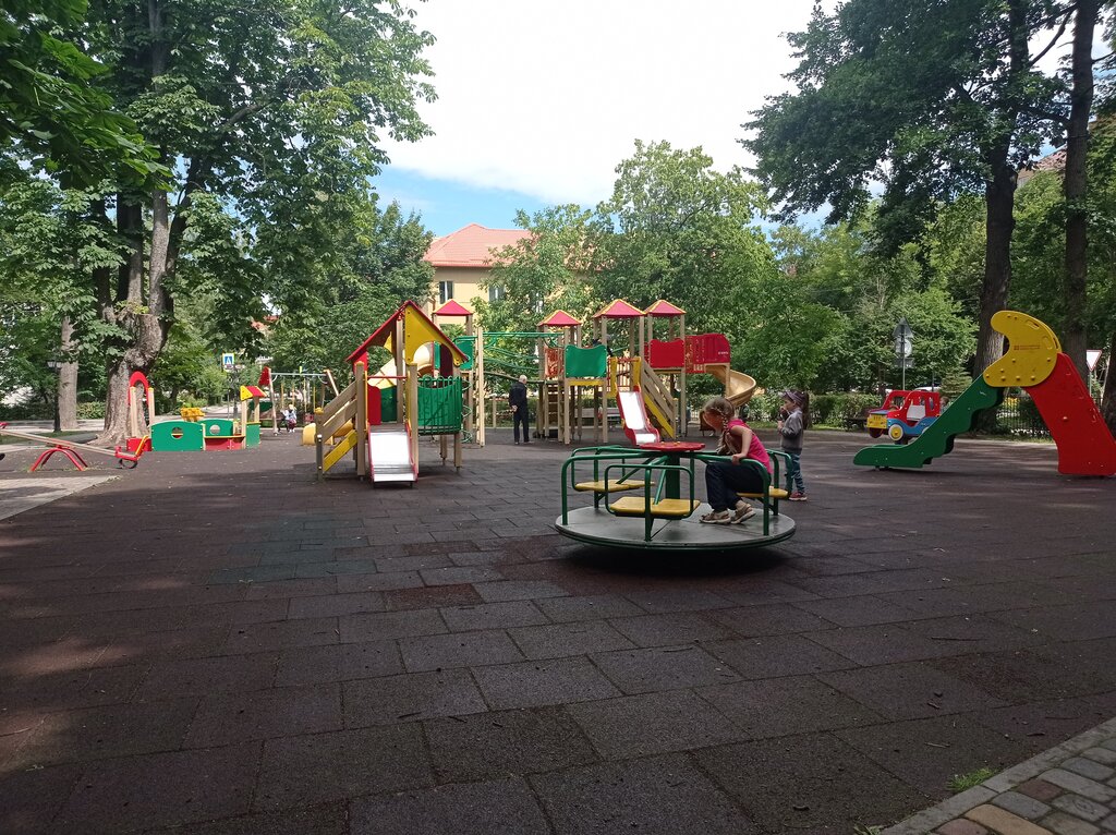 Oyun alanı Playground, Pionersky, foto