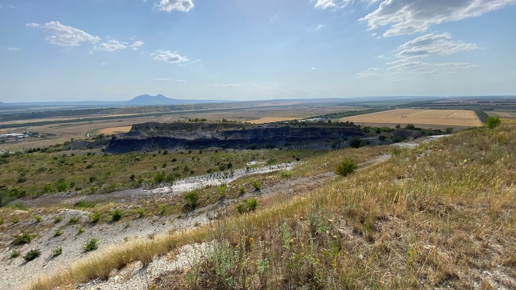 Dağ zirvesi Гора Кинжал 506 м, Stavropolski krayı, foto