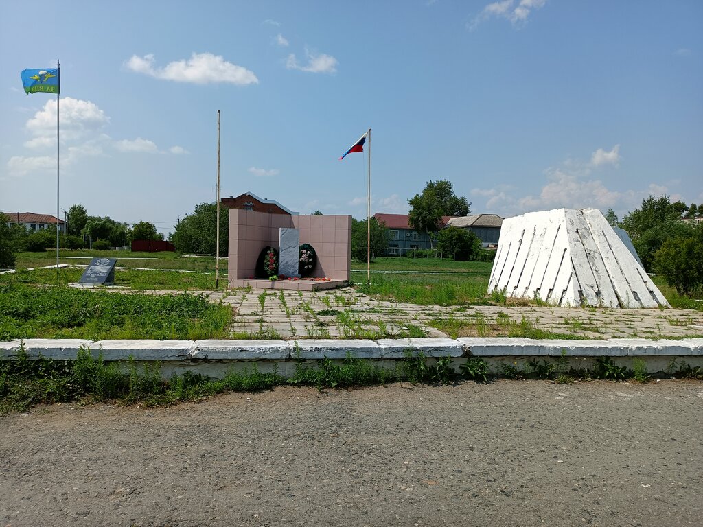 Anıt, heykel Воздушно-десантные войска, Makuşino, foto