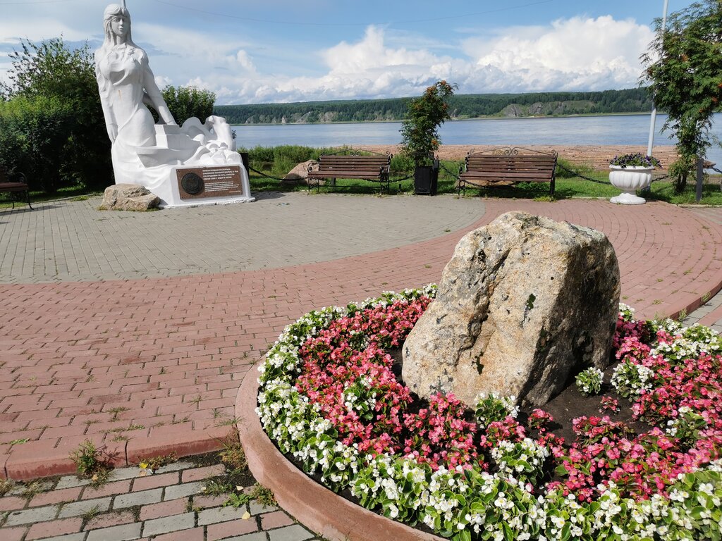 Anıt, heykel Первопроходцам лесосплава, Krasnoyarski krayı, foto