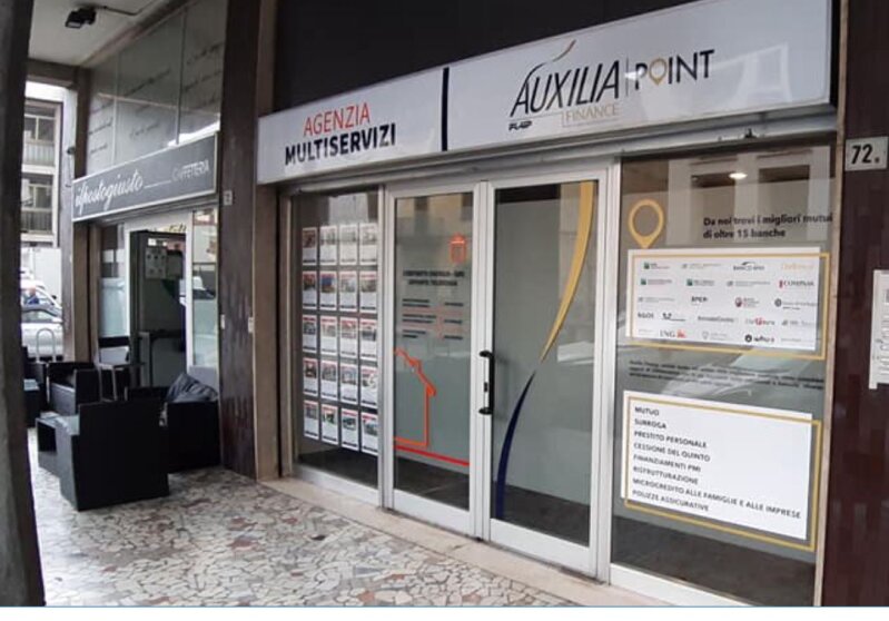 Aracı şirketler Agenzia Multiservizi Auxilia Finance Point, Lombardiya, foto