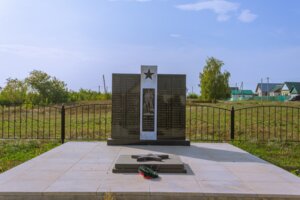 Мемориал воинам-жителям села, погибшим в годы Великой Отечественной войны (Republic of Bashkortostan, Blagoveshchenskiy District, Nikolayevskiy selsovet, derevnya Dmitriyevka, Belskaya ulitsa), anıt, heykel  Başkurdistan'dan