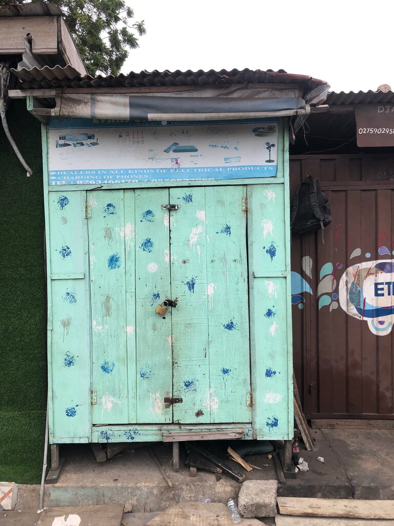 Elektrik ürünleri Evans Electricals, Akra, foto