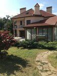 Gostevoi dom Dom V Kedrovoi (Dubovaya ulitsa No:16, selo Kabardinka), otel  Krasnodarski krayından