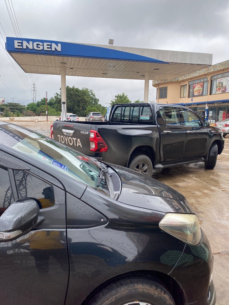 Benzin istasyonu Engen Petrol Station, Dünya, foto