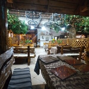 Олешня (Nezametny pereulok No:4), restoran  Aldan'dan
