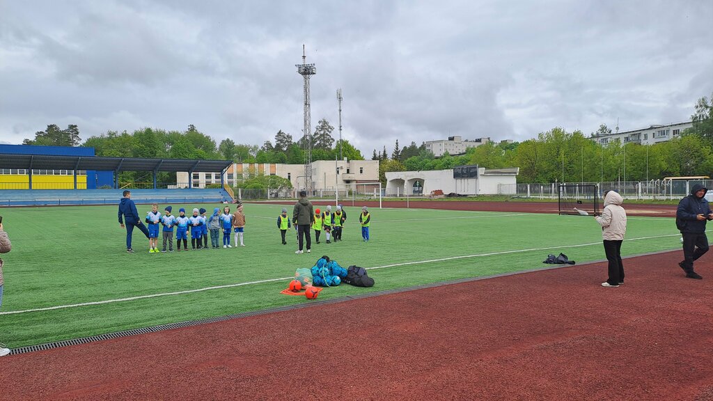 Çok amaçlı spor tesisleri Start Stadium, Dmitrovgrad, foto