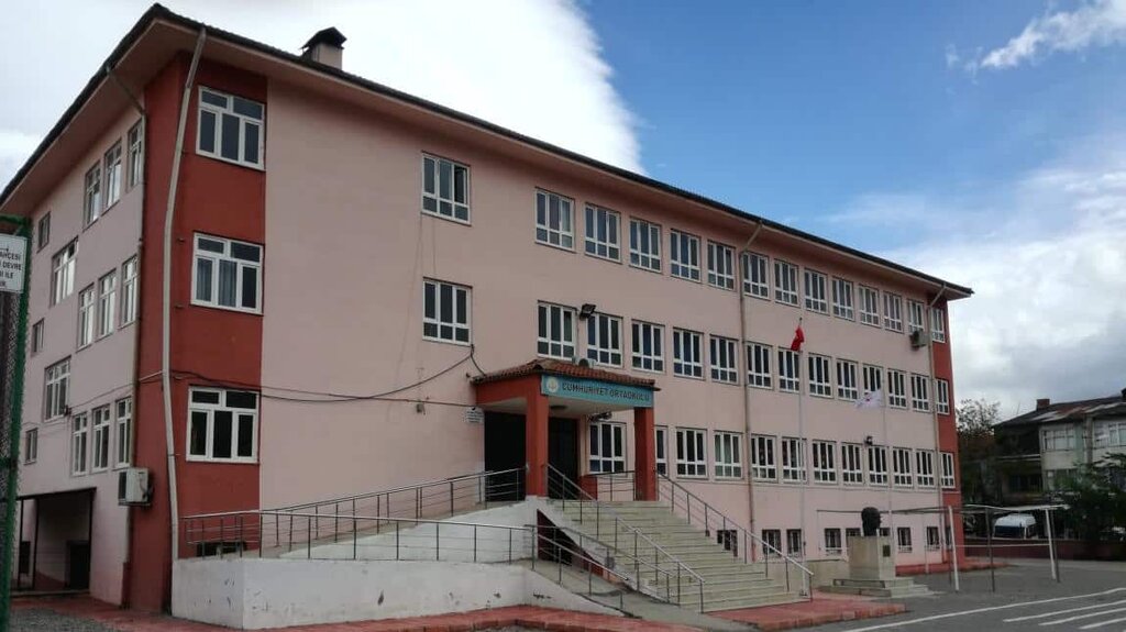 Ortaokul Cumhuriyet Ortaokulu, Sivrice, foto