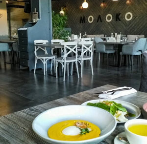 Moloko (Leningradskoye shosse No:25Б, derevnya Poroshkino), restoran  Saint‑Petersburg ve Leningradskaya oblastından