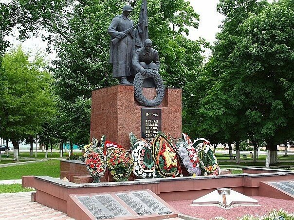 Anıt, heykel Павшим воинам-освободителям, Liahoviçi, foto