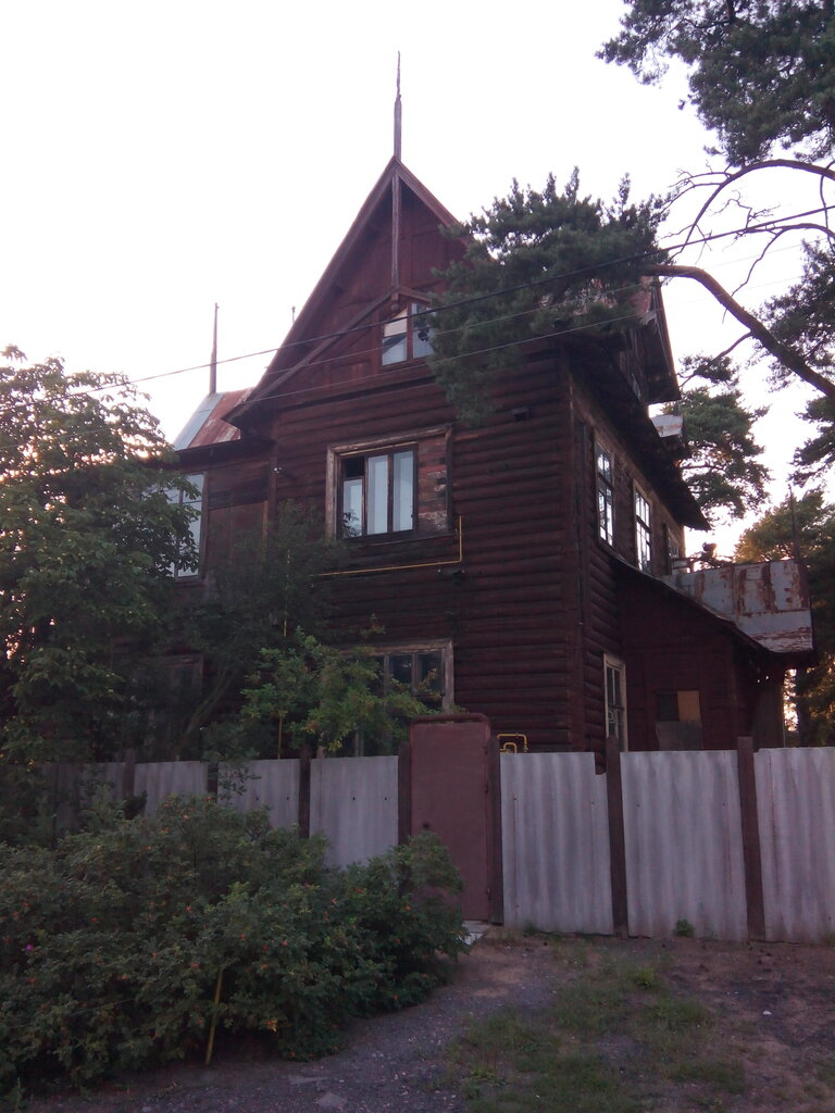 Turistik yerler Дом подполковника Л.Ф. Фёдорова, Sestroretsk, foto