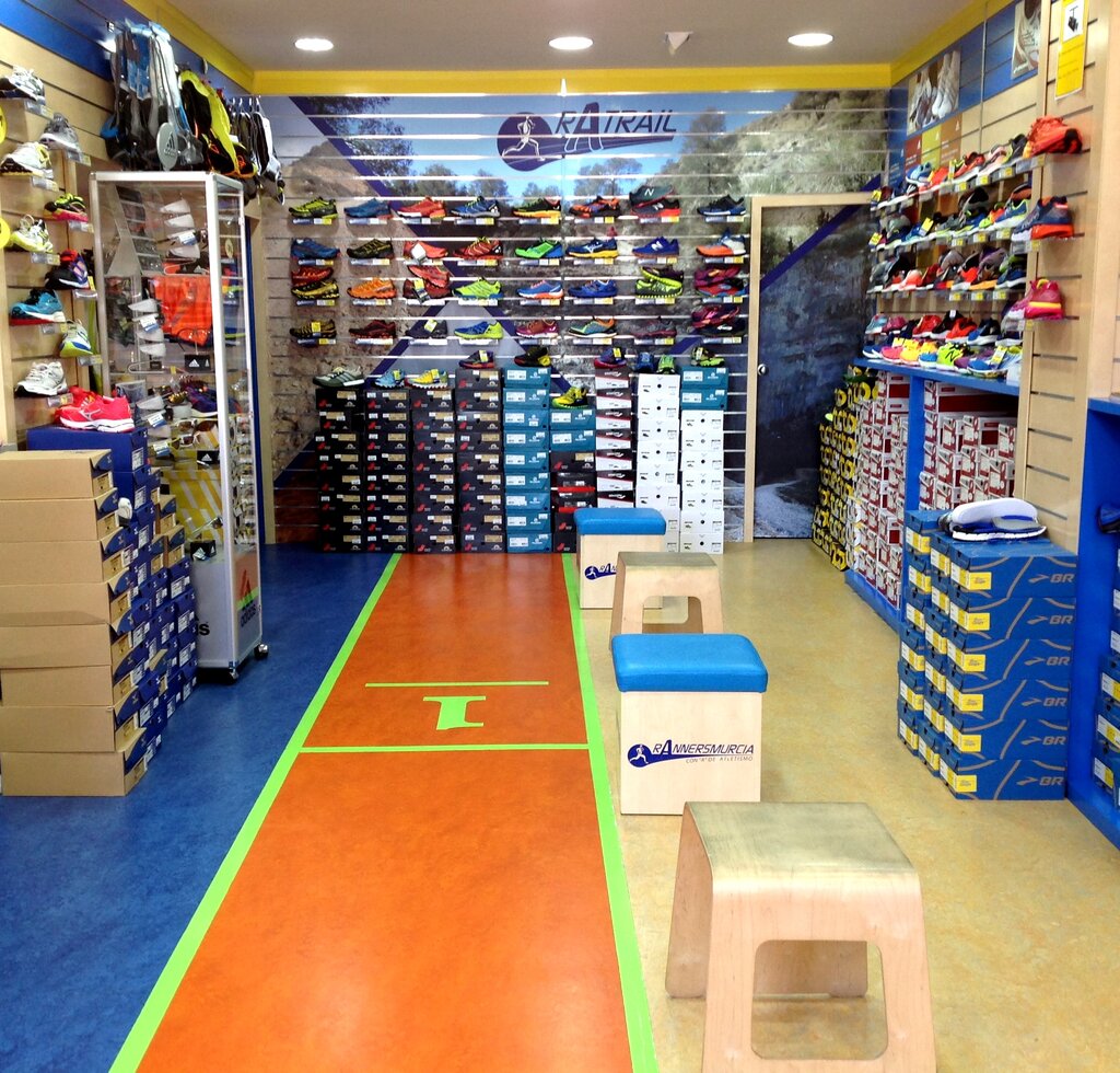 Spor giyim ve ayakkabı Rannersmurcia - Tienda especializada EN running, Murcia, foto