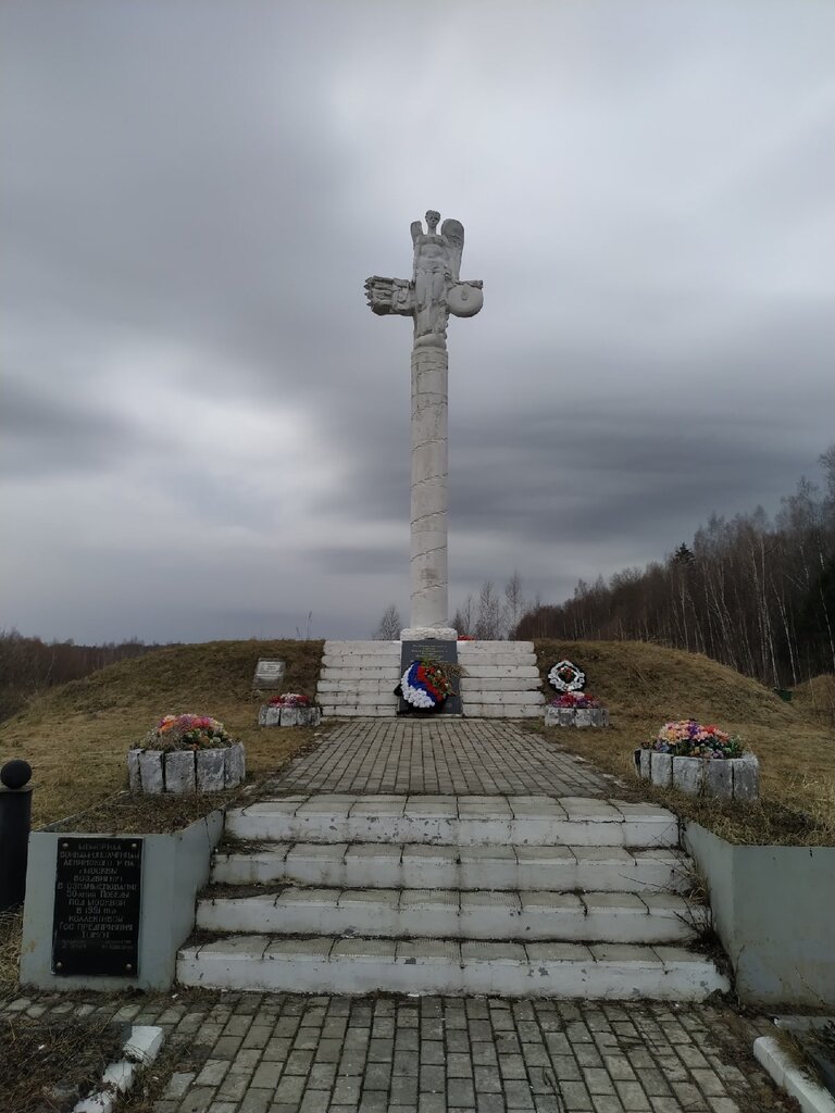 Anıt, heykel Бойцам Красной армии, Kalujskaya oblastı, foto