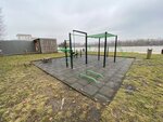 Турники и брусья (Warszawa, Dzielnica Śródmieście), spor alanı  Varşova'dan