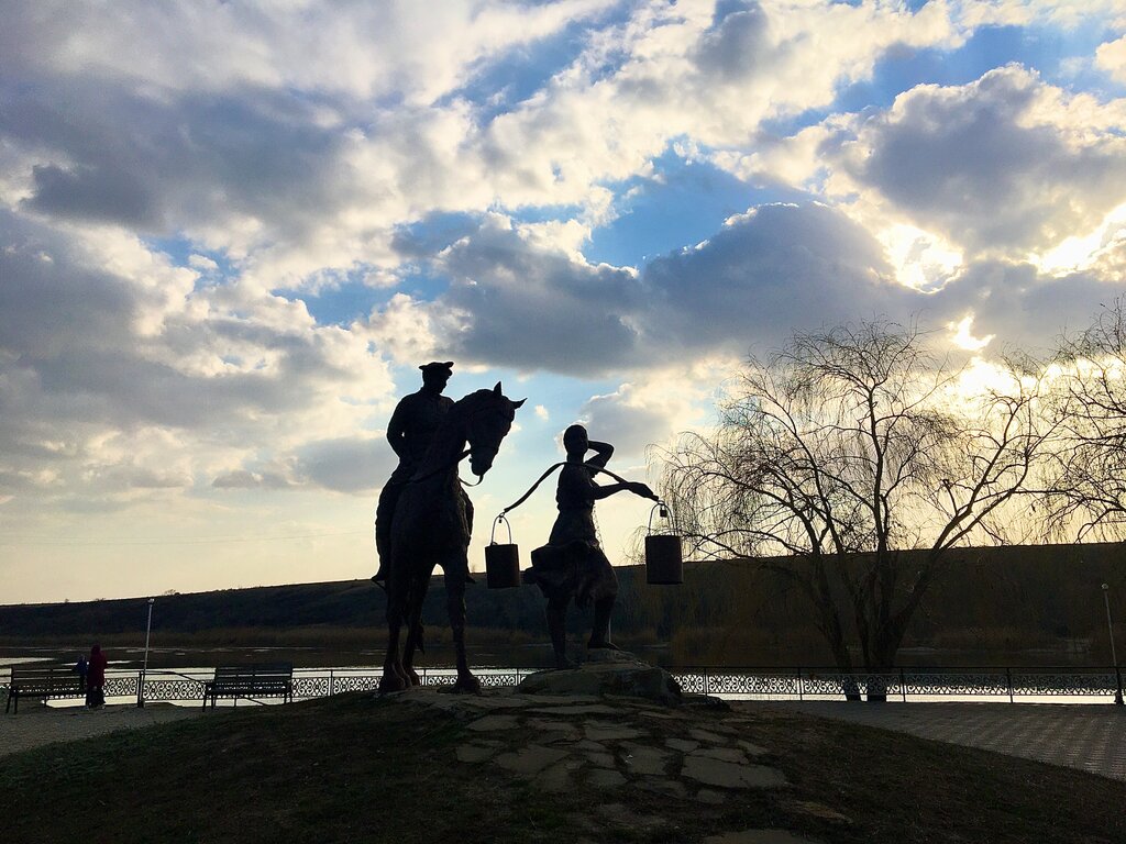 Anıt, heykel Аллея героев, Belaya Kalitva, foto