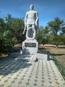 Павшим воинам Великой Отечественной войны 1941-1945 гг. (Rostov Region, Zavetinskiy rayon, khutor Savdya), anıt, heykel  Rostovskaya oblastından