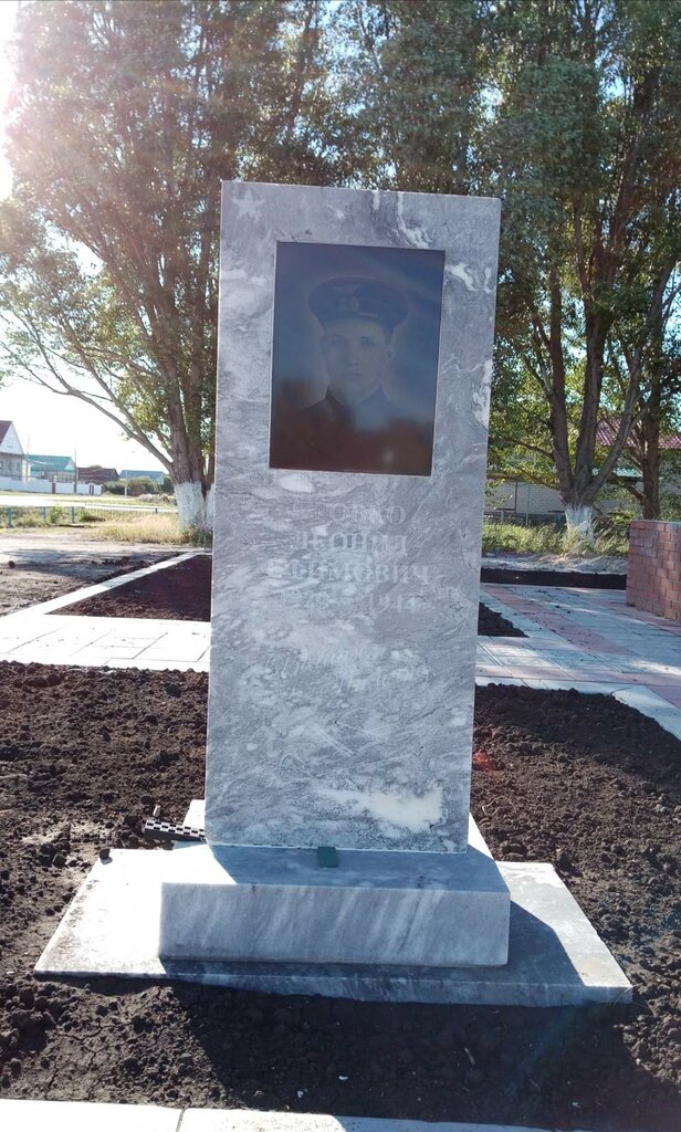 Anıt, heykel Могила Л.Е. Бровко, Samarskaya oblastı, foto