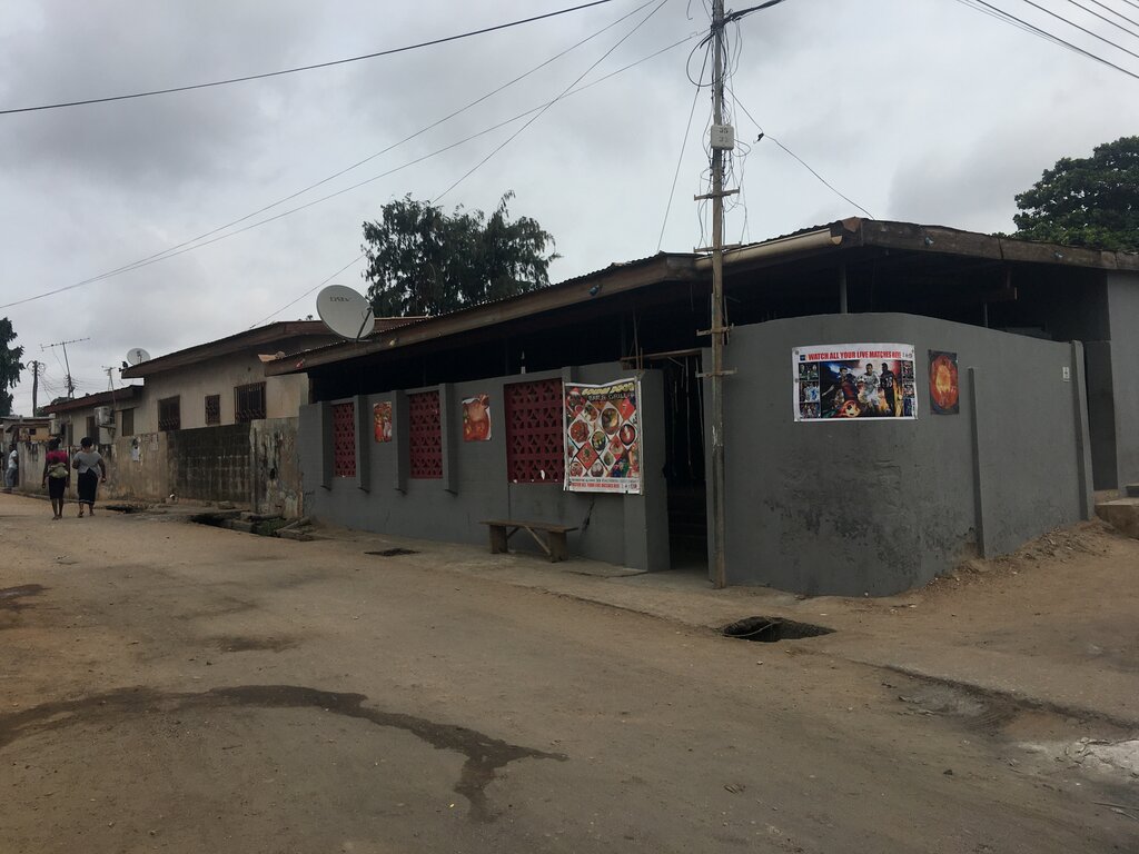 Bar Golden door bar and grill, Akra, foto