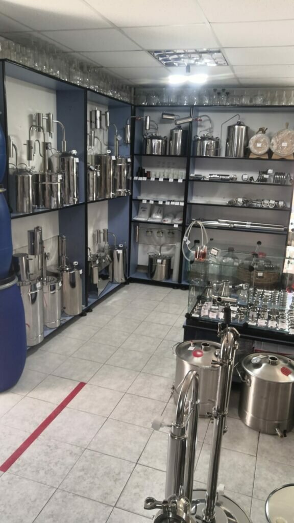 Ev yapımı içki ekipmanları Hmel'noe delo, Gukovo, foto