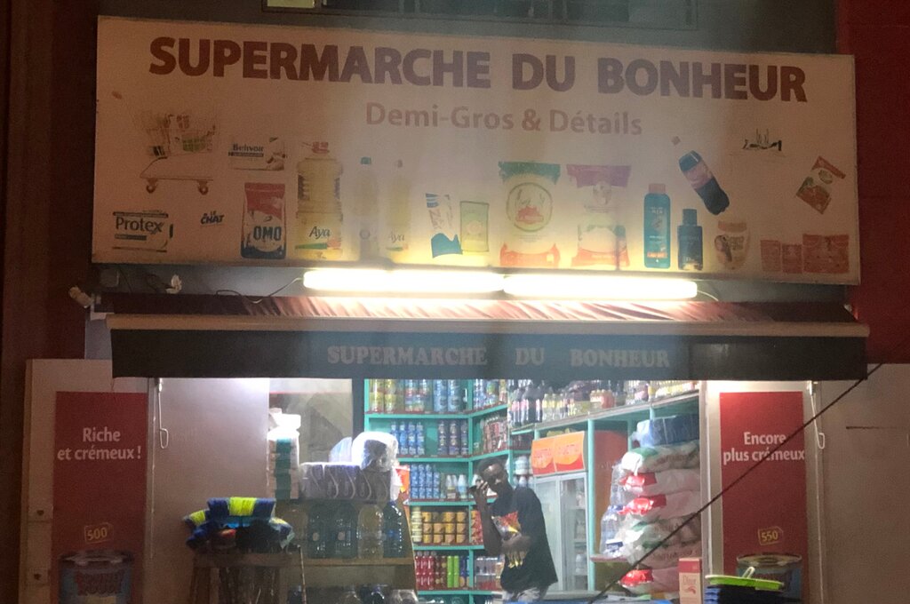 Süpermarket Supermarché du bonheur, Abican, foto