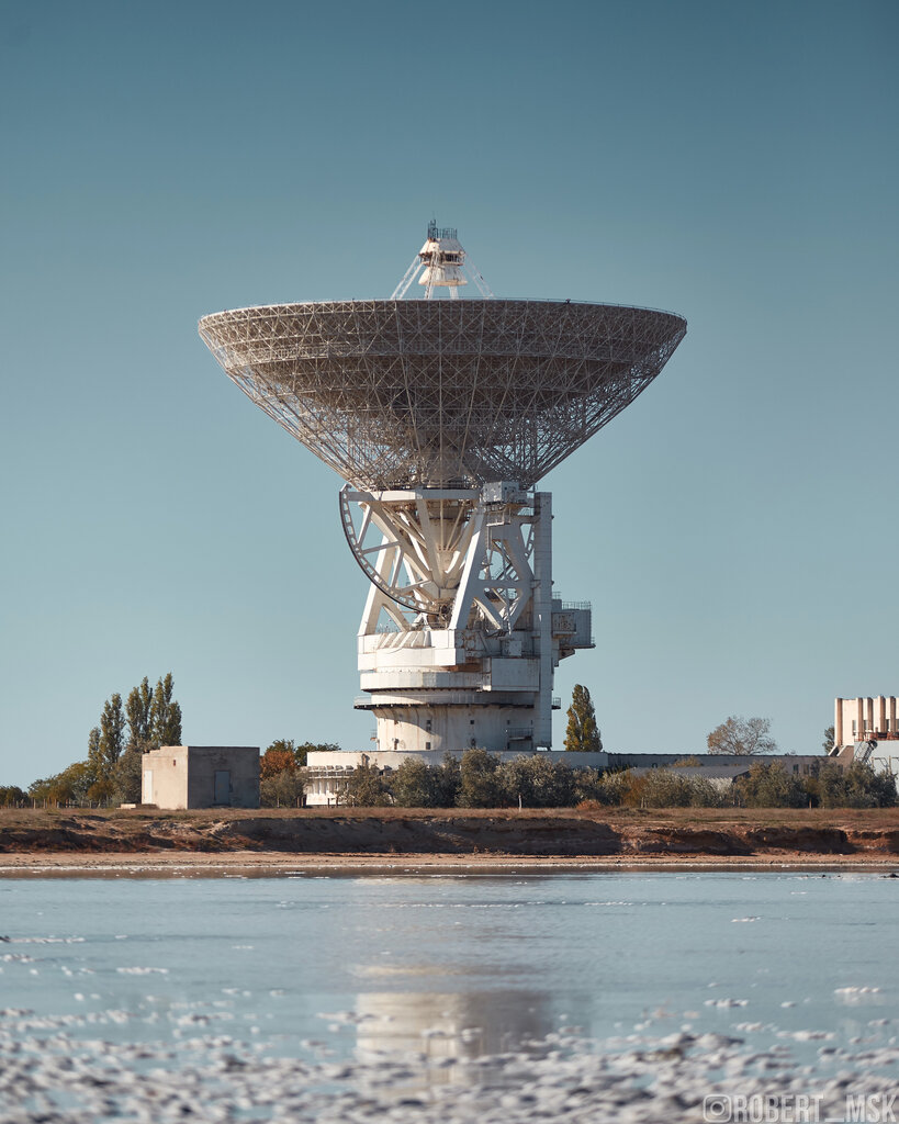 Turistik yerler P-2500 radio telescope, Kırım Cumhuriyeti, foto