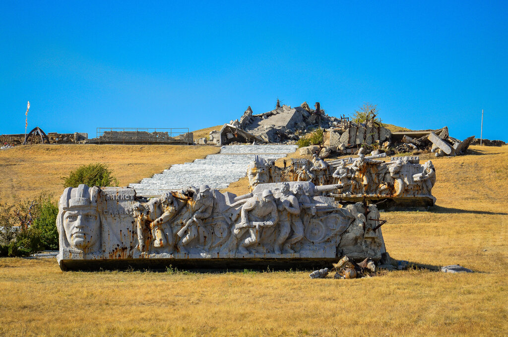 Anıt, heykel Советским артиллеристам, Donetsk Bölgesi, foto