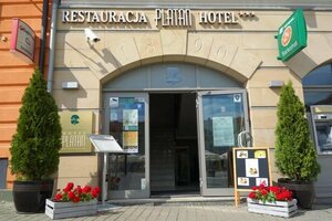 Platan (Lesser Poland Voivodeship, Powiat Chrzanowski, Chrzanów, Rynek, 6), otel  Chrzanow'dan