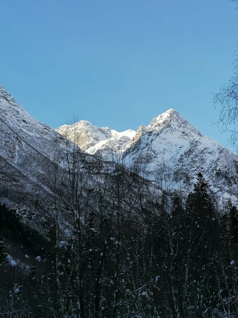 Dağ zirvesi Alibek Peak, Karaçay‑Çerkez Cumhuriyeti, foto