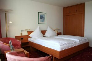 Dampland (Schleswig-Holstein, Rendsburg-Eckernförde, Seeuferweg, 10), otel  Schleswig‑Holstein'den