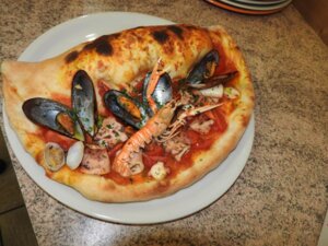 Ristorante Pizzeria Pomodoro D'Oro (Lombardy, Provincia di Varese, Via Statale, 46), pizzacılar  Lombardiya'dan