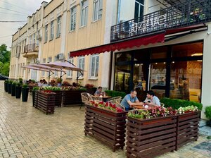 Jazzve (prospekt Leona No:14), kafe  Suhum'dan