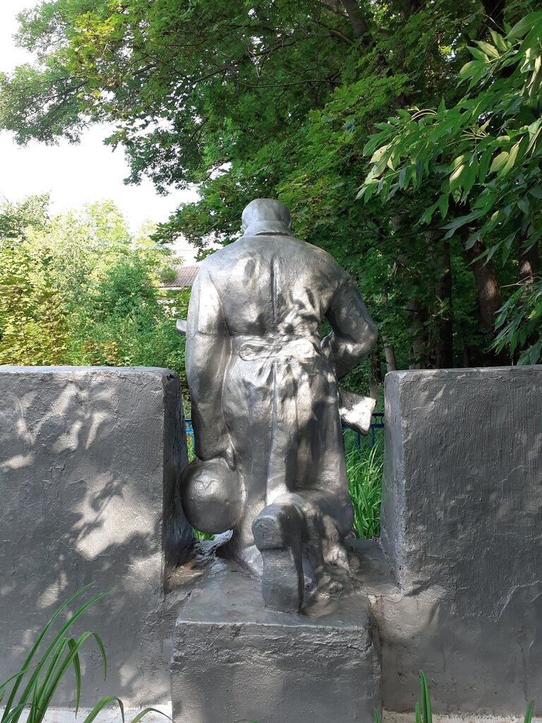 Anıt, heykel Братская могила в центре с. Пеньшино, Orlovskaya oblastı, foto