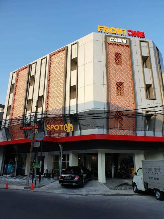 Otel Front One Cabin Slamet Riyadi Solo, Surakarta, foto
