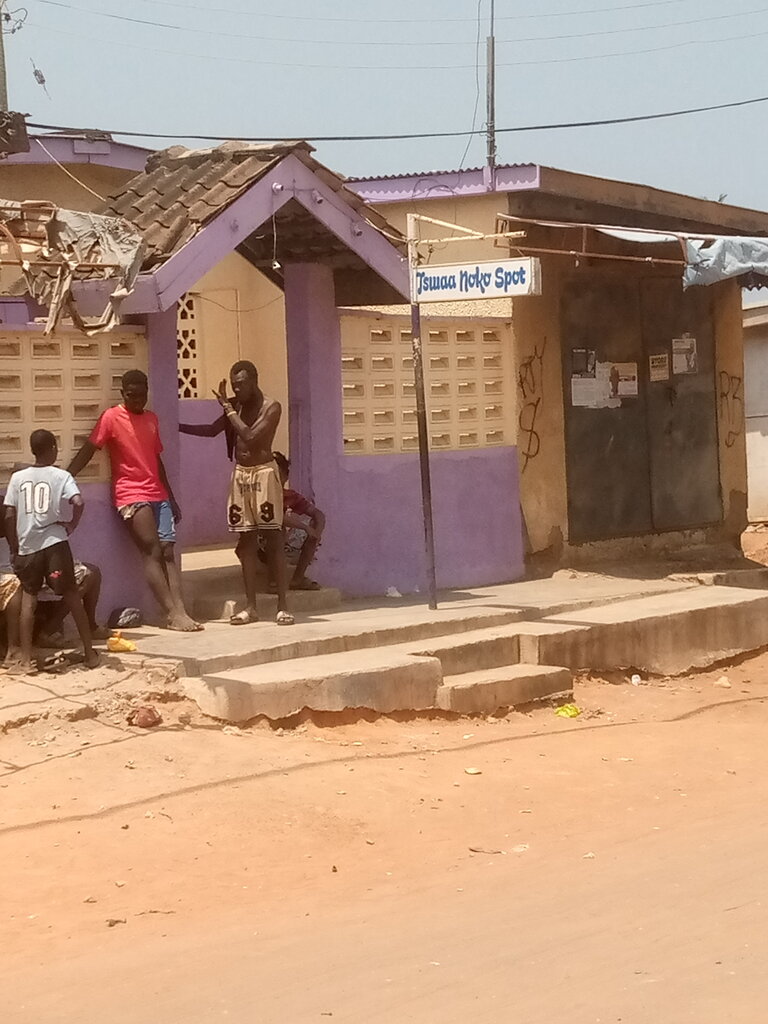 Bar Twaa noko spot, Akra, foto