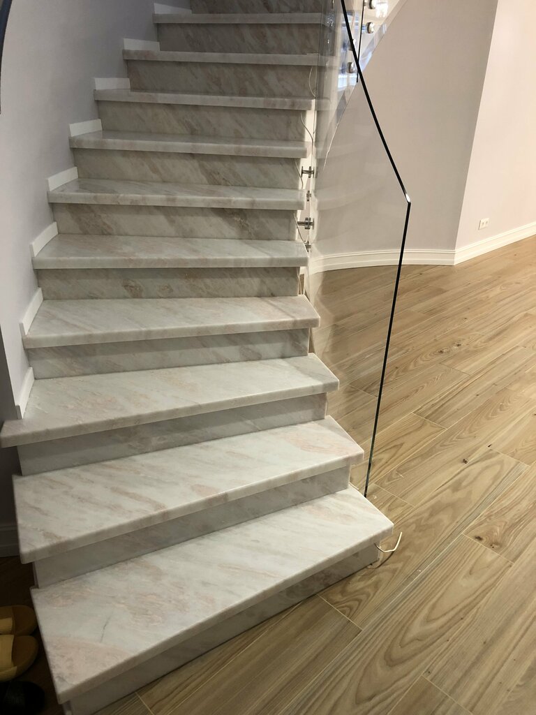 Taş ürünler ve yapılar Ametist-Stone, Dolgoprudny, foto