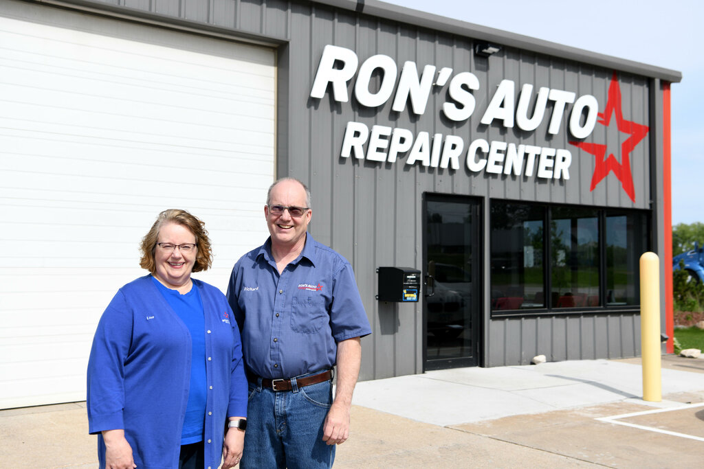 Otomobil kliması firmaları Ron's Auto Repair Center, Ames, foto
